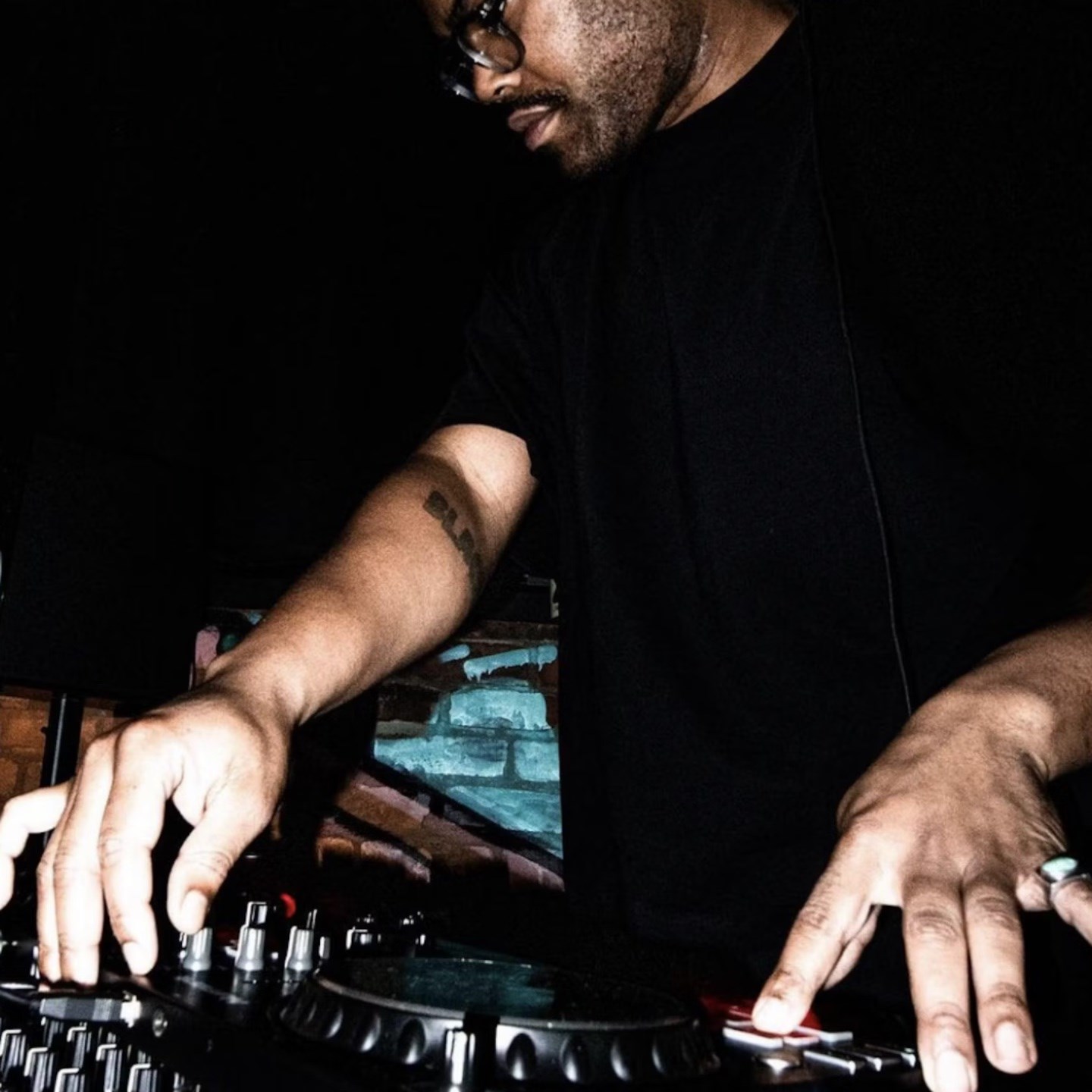 DJ Deadphone · Artist Profile