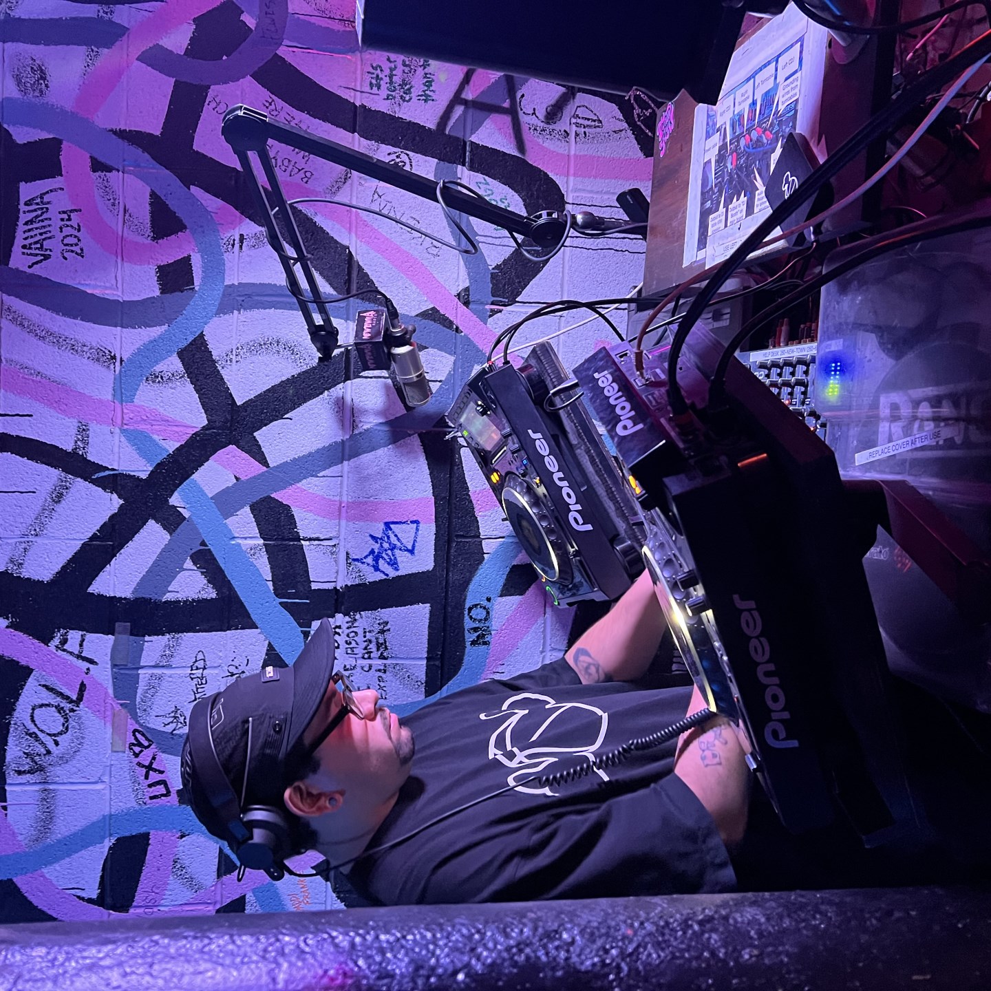 DJHoliday · Artist Profile