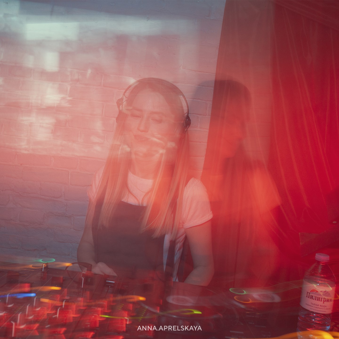 Dona · Artist Profile