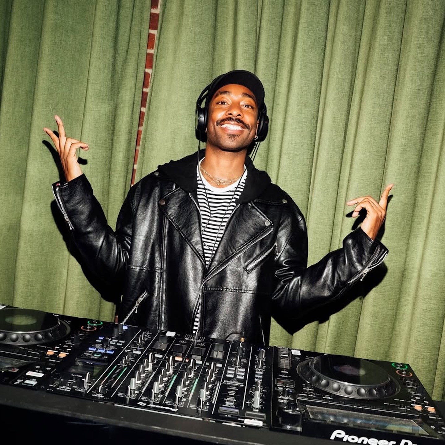 Donnie Sunshine · Artist Profile