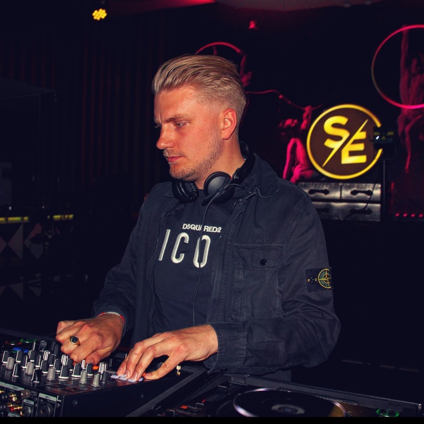 Dowsett · Künstler*inprofil