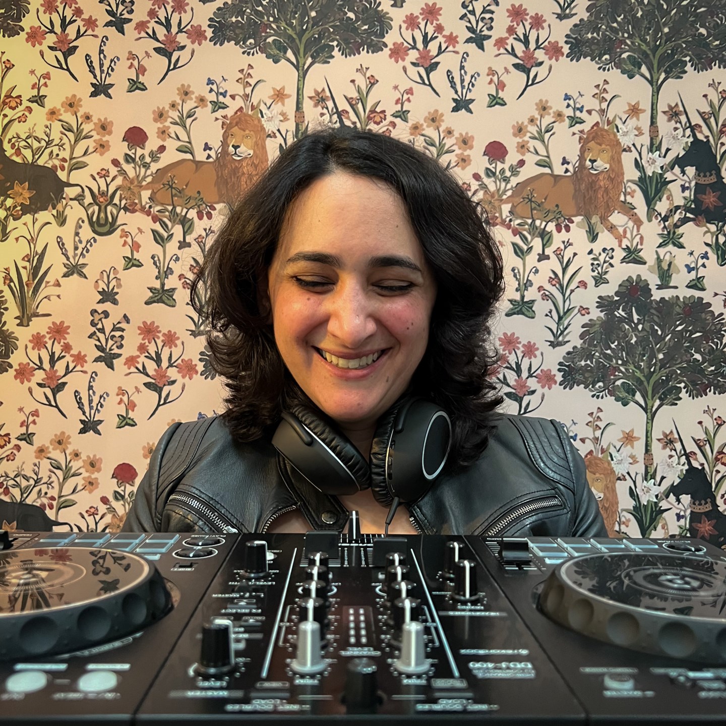 DumTak · Artist Profile