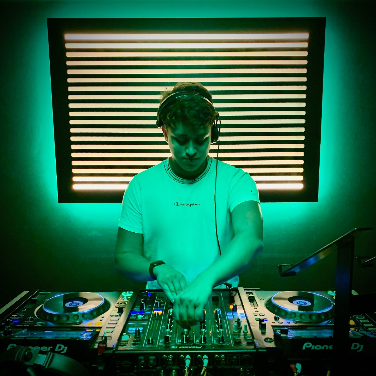 Dylan Fernando · Profil d'artiste