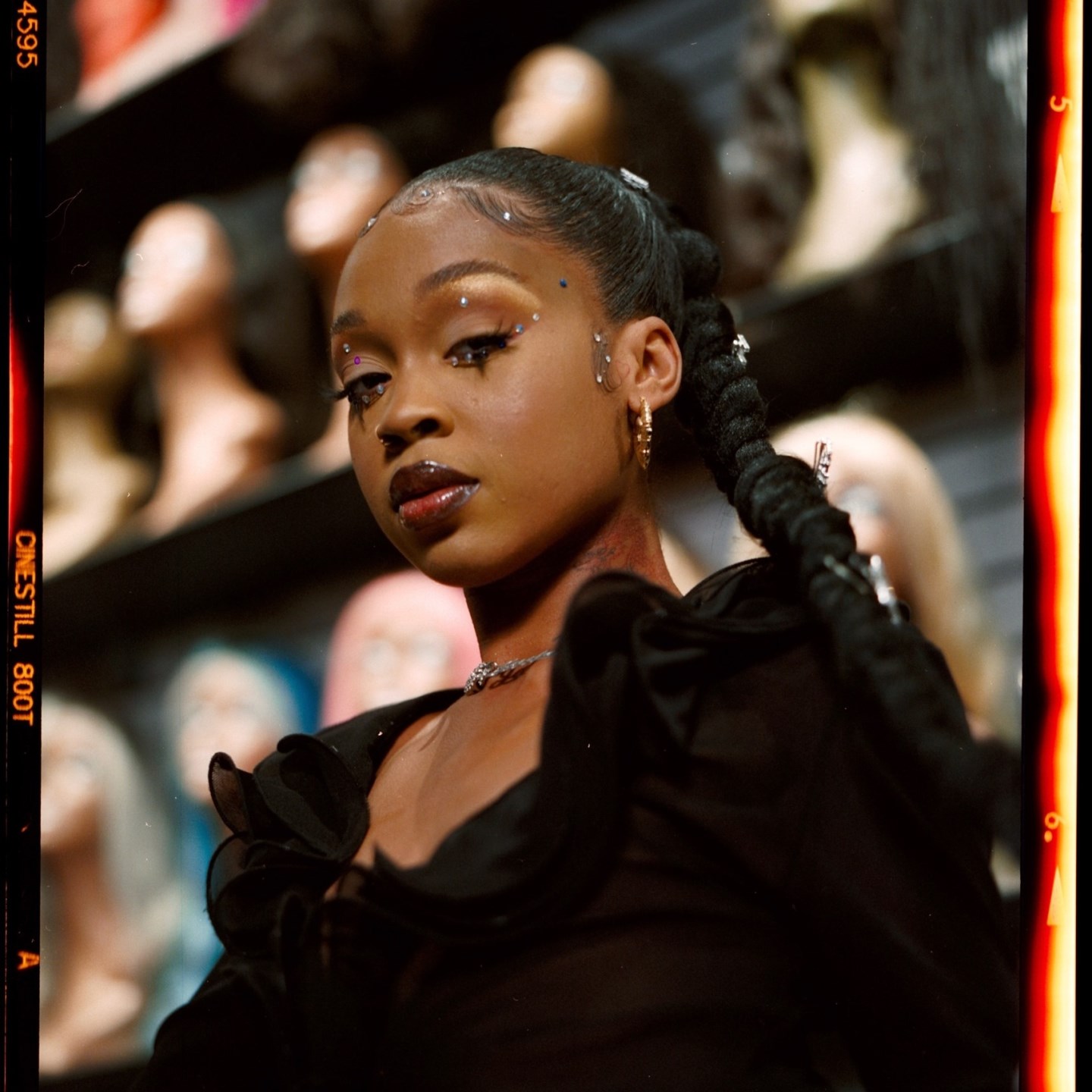 Ebhoni · Reviews & Features