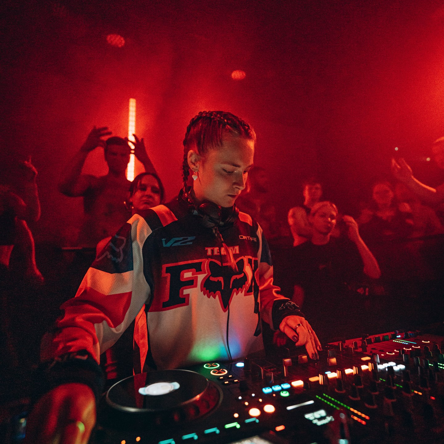 Ema Leo · Artist Profile