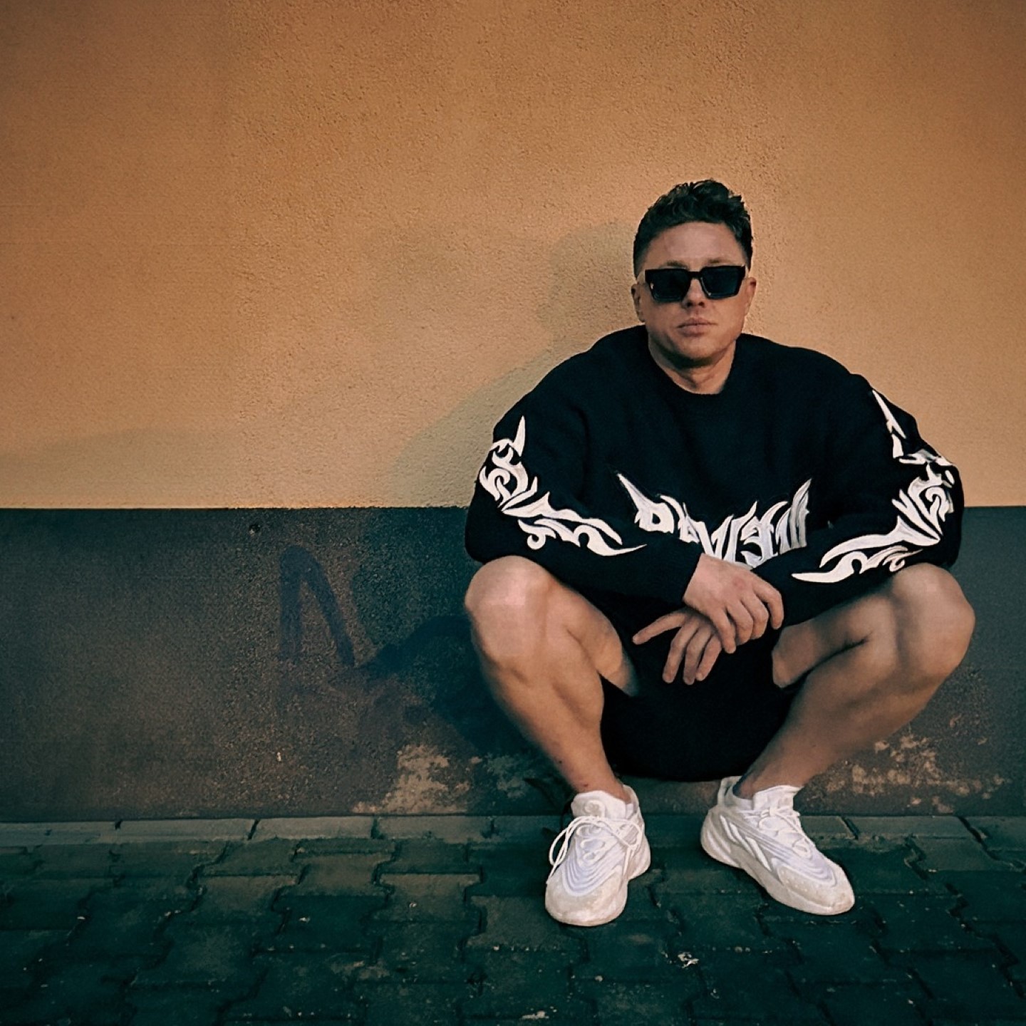 EM ILL · Artist Profile