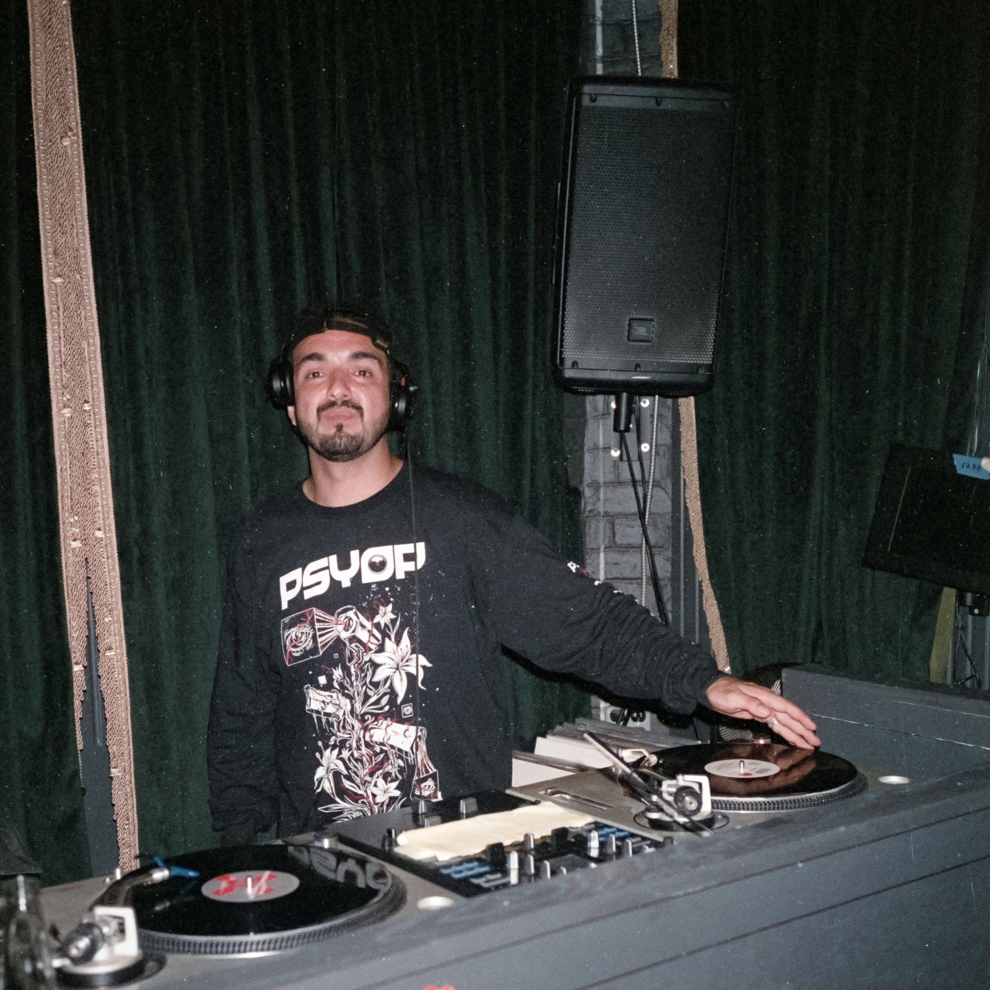 enz.O · Artist Profile
