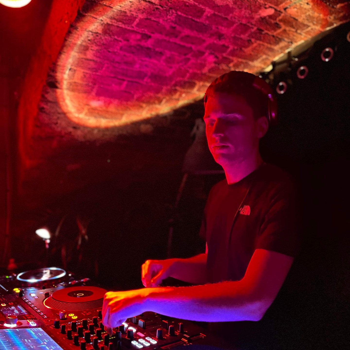 Essco · Artist Profile