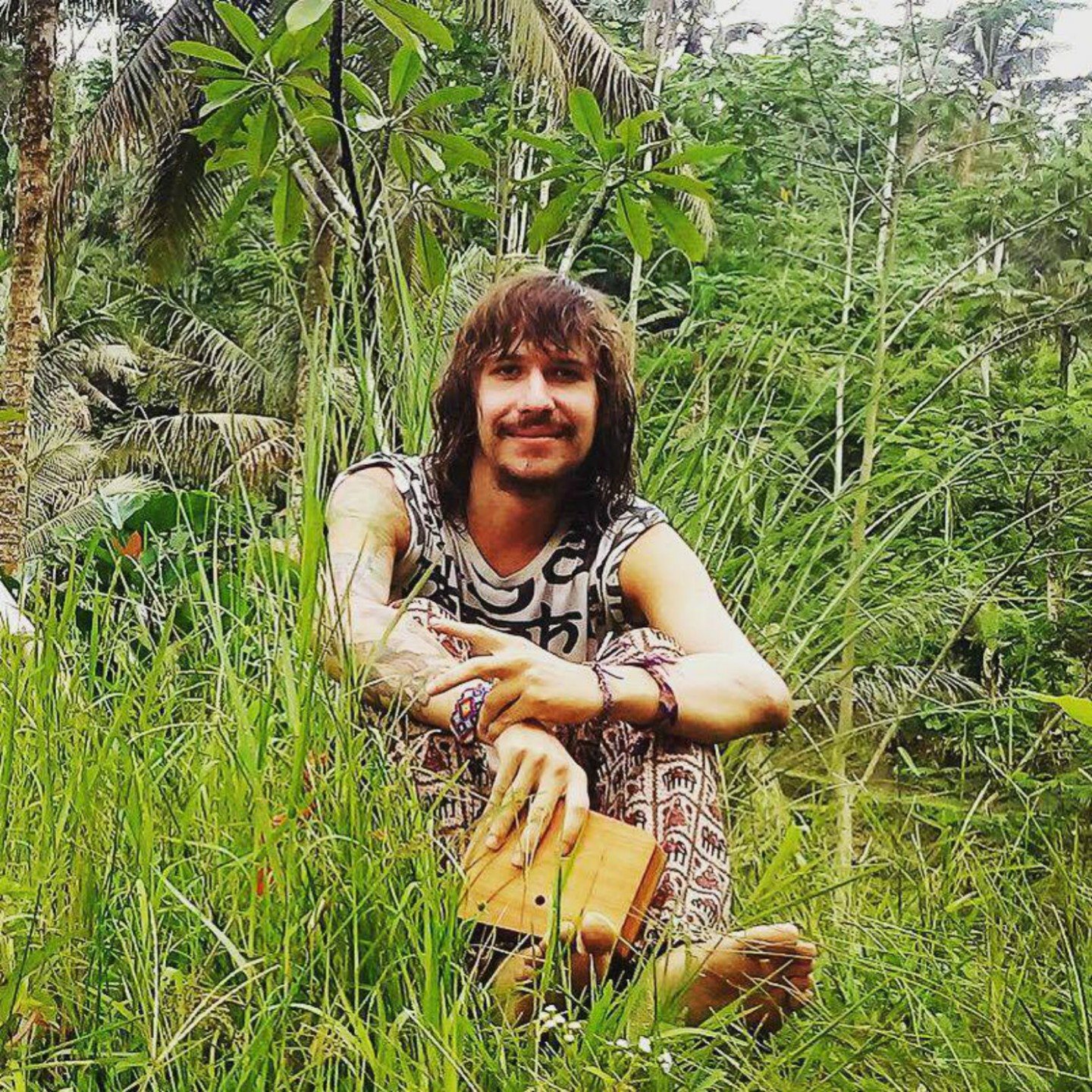 Estray · Artist Profile