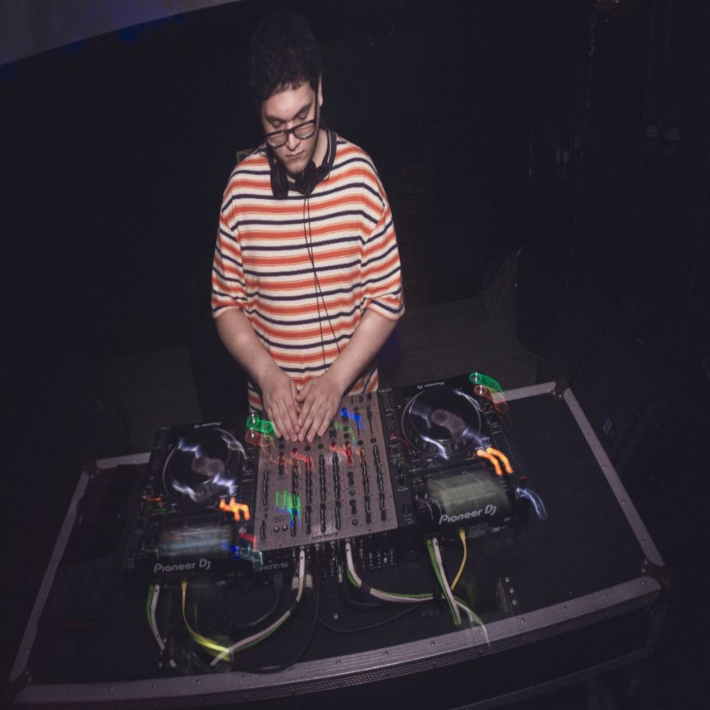 Ewav · Artist Profile