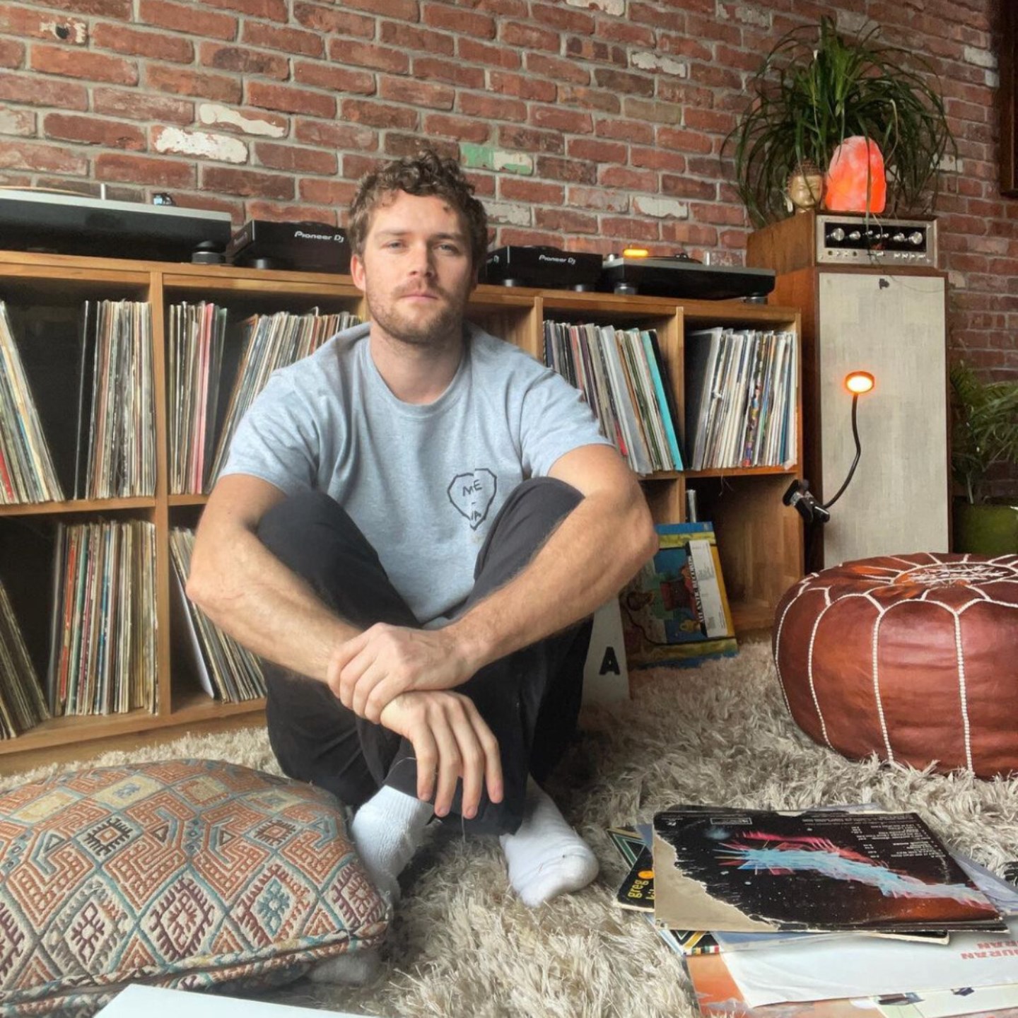 Finn Jones · Artist Profile