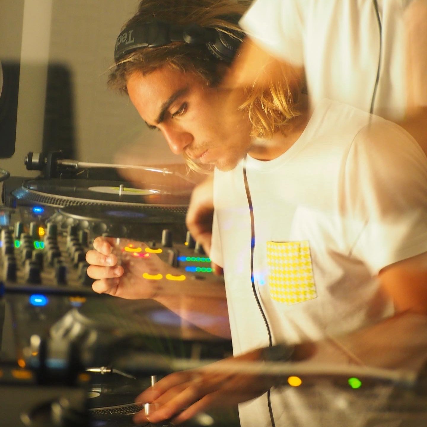 Fonzi (2) · Artist Profile