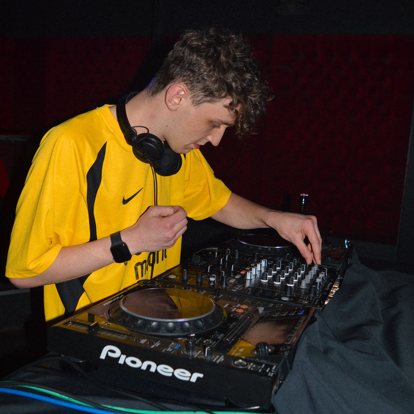 GFeeva · Artist Profile