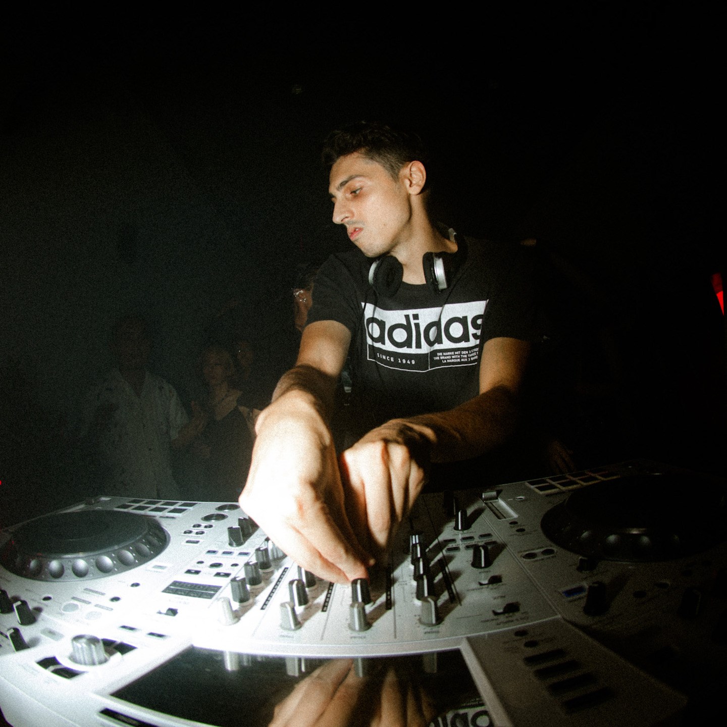 GUNI · Artist Profile