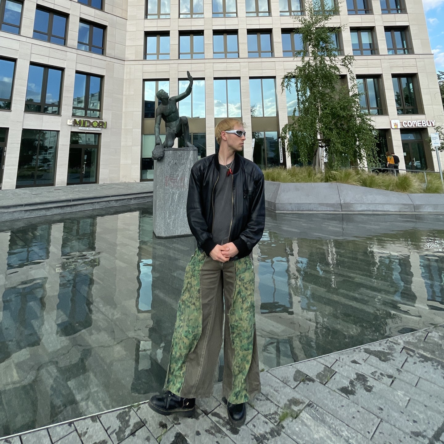 HappyFeet · Artist Profile