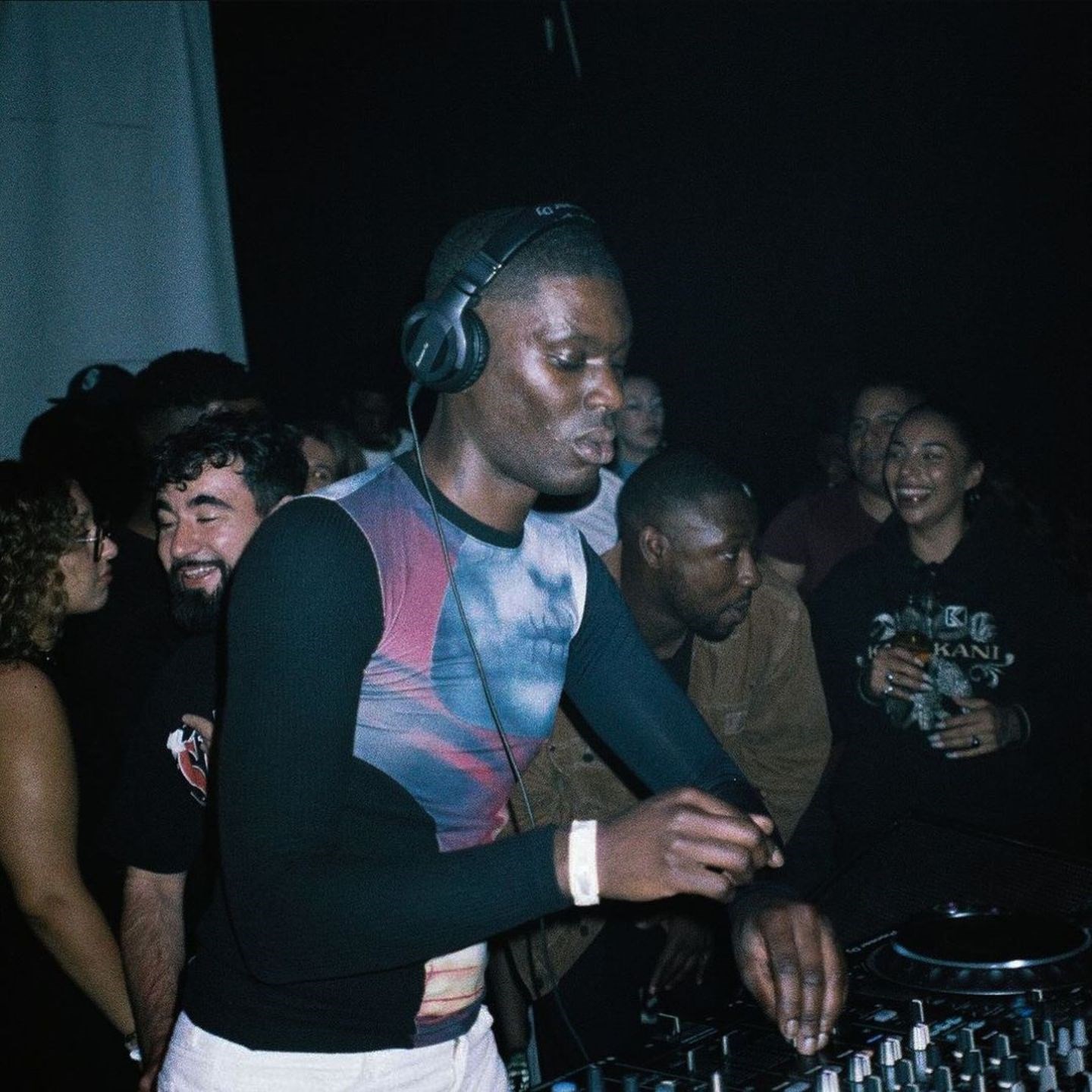 HARUNA (2) · Artist Profile