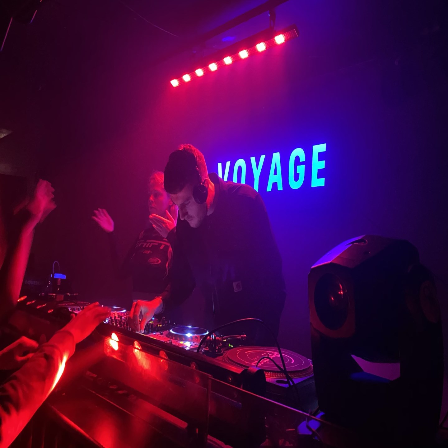 Hen Broon · Artist Profile