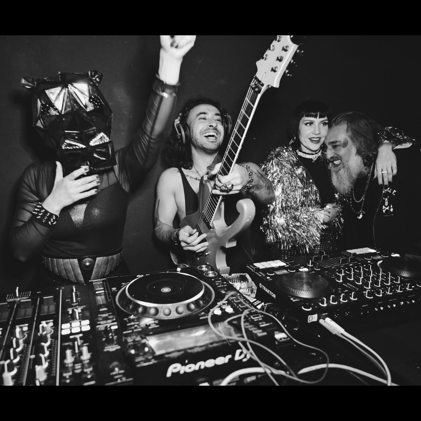 Hilu (2) · Artist Profile