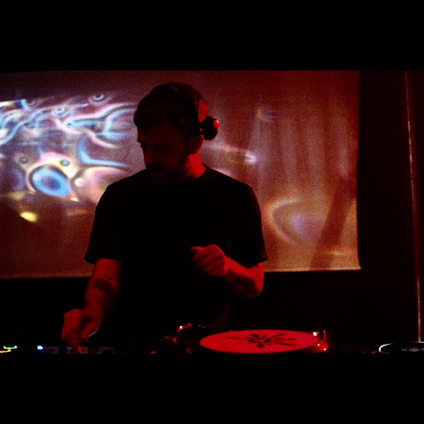 Hooley · Artist Profile