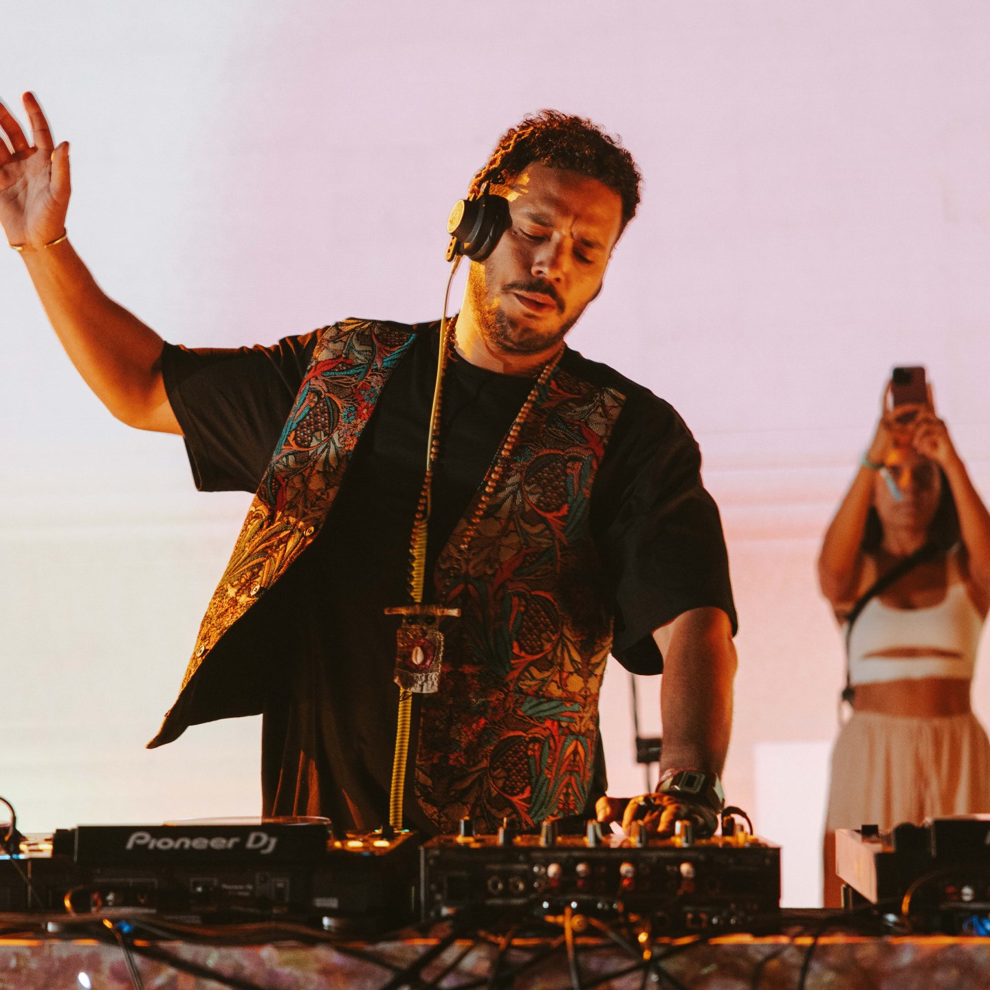 Hot Oasis · Artist Profile