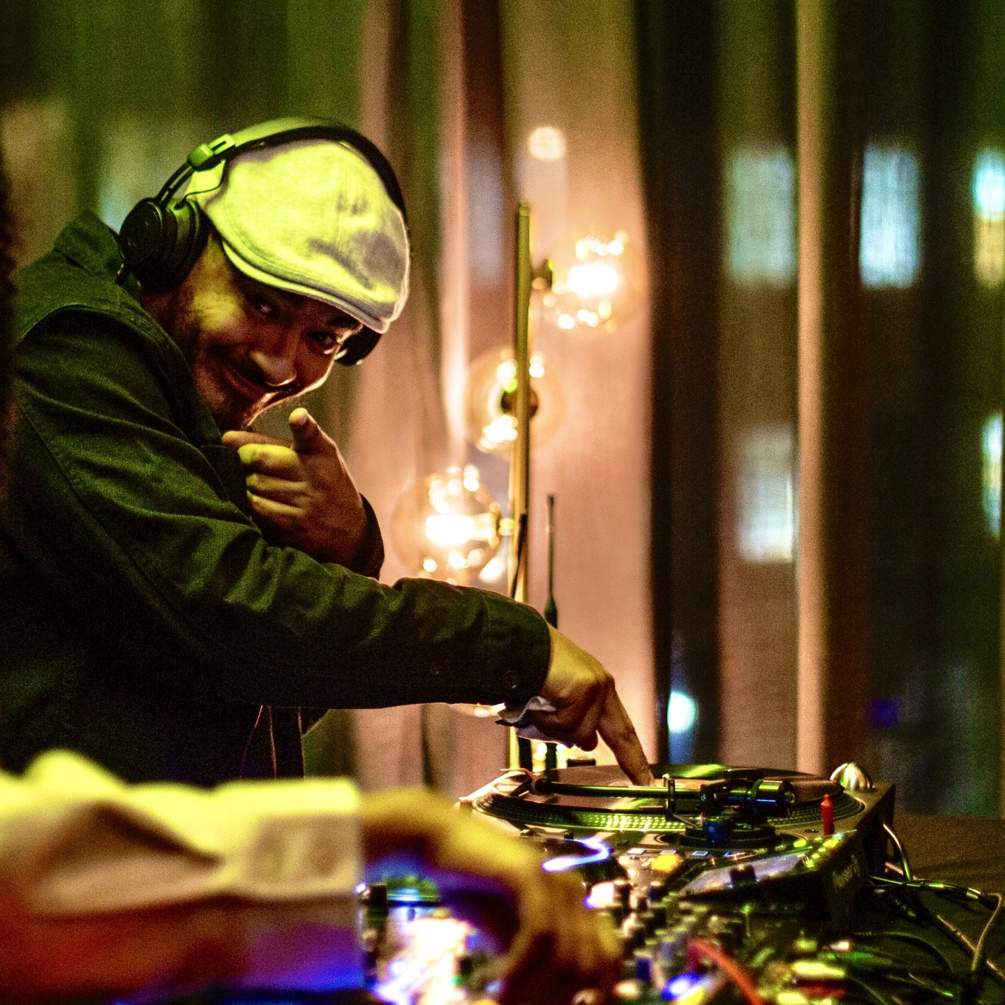 Hugo Arena · Artist Profile