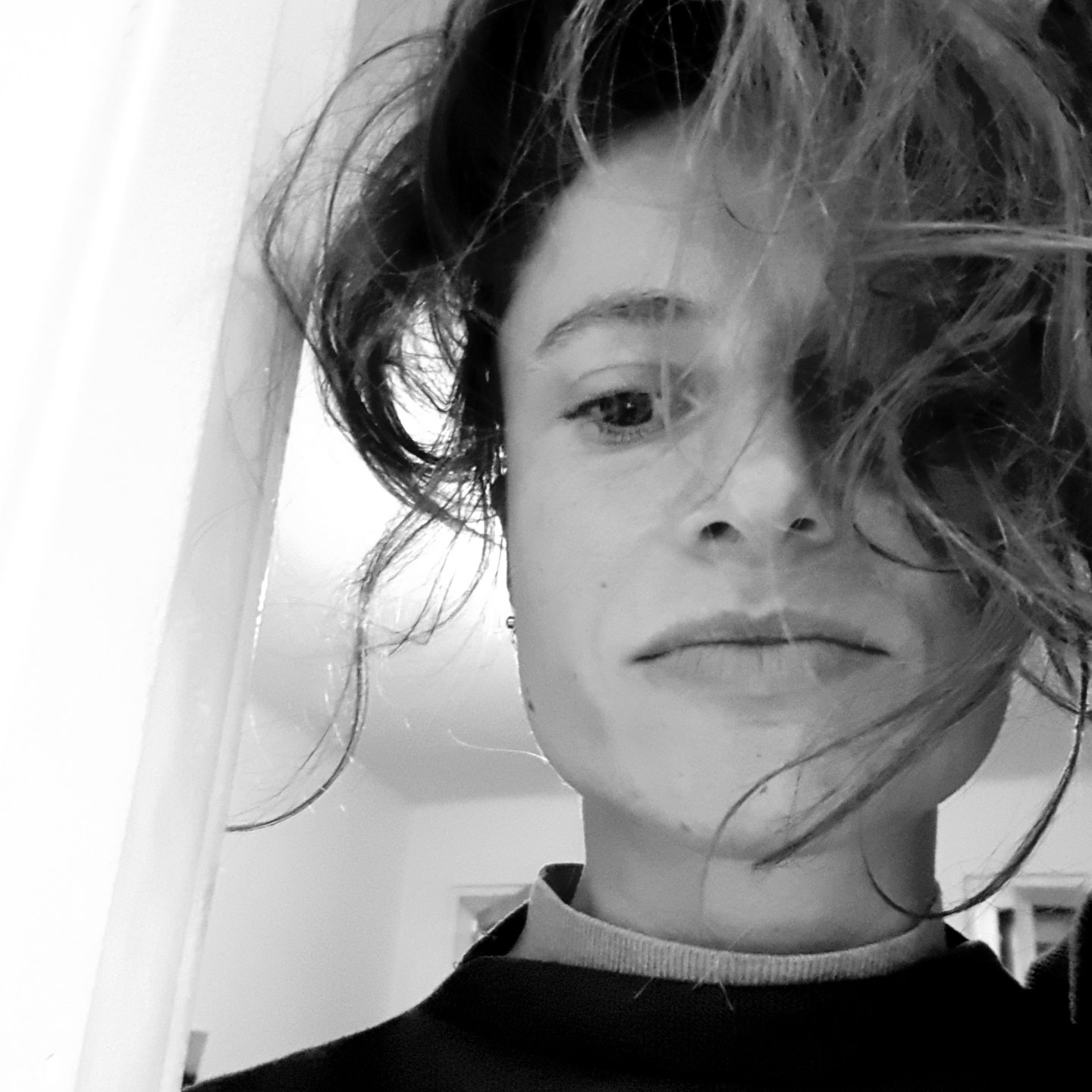 isa holo · Artist Profile