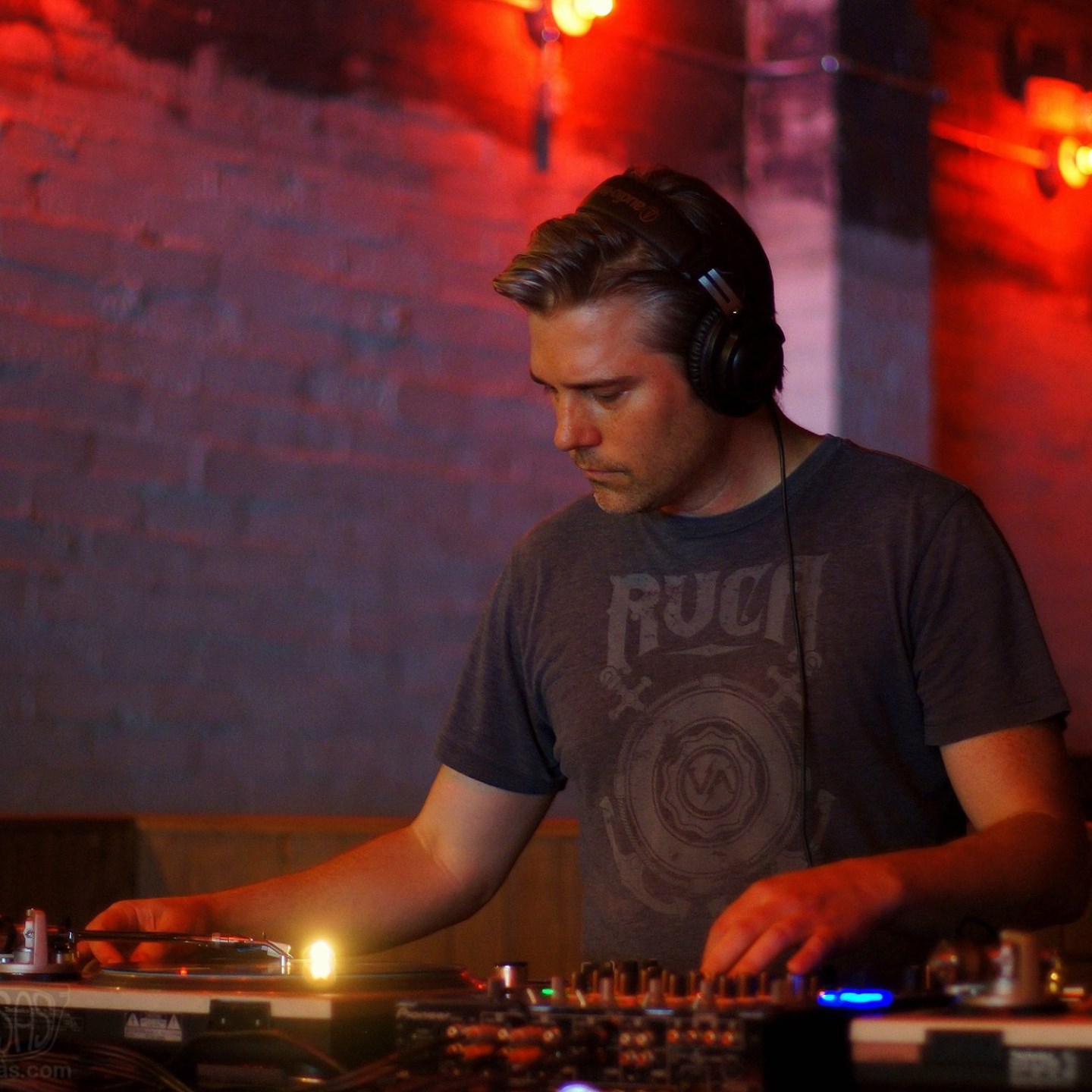 Jason-Douglas · Artist Profile