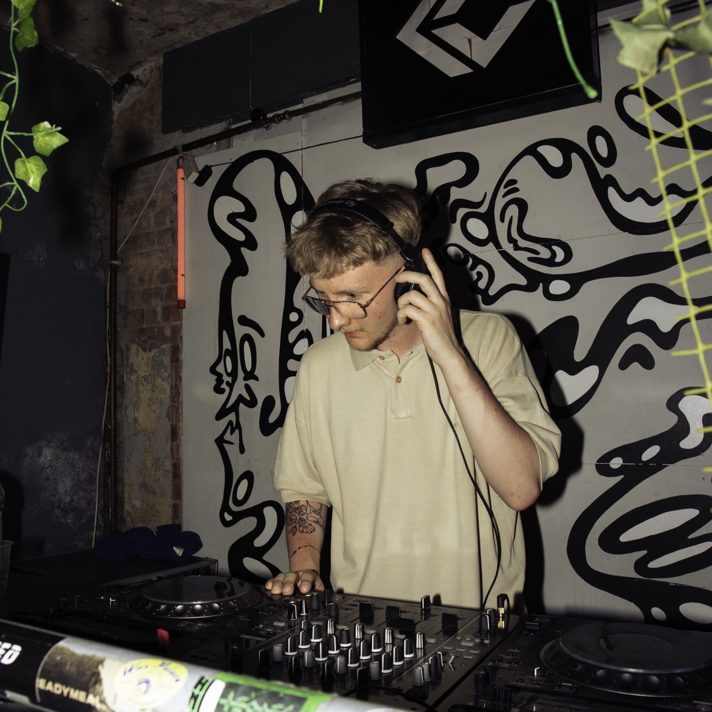 Jinzi · Artist Profile