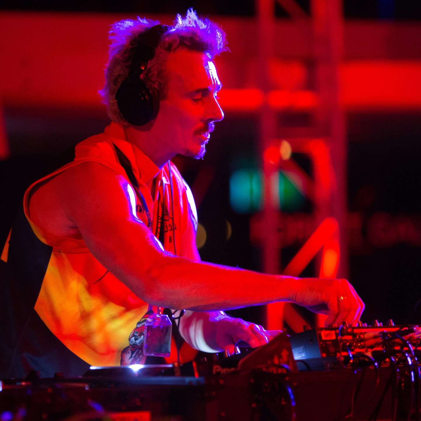 Joey Lightbulb · Artist Profile