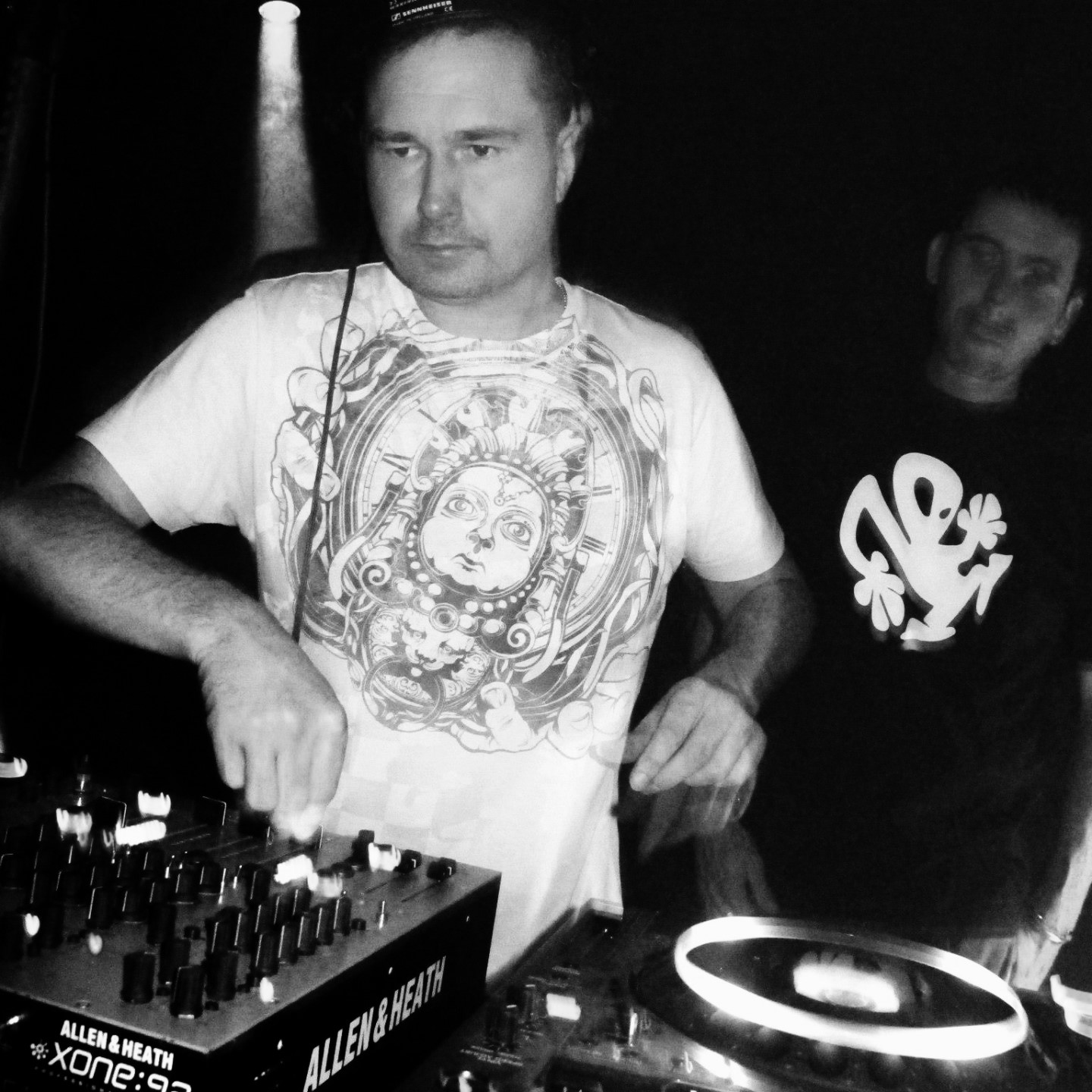 Jon Edge · Artist Profile