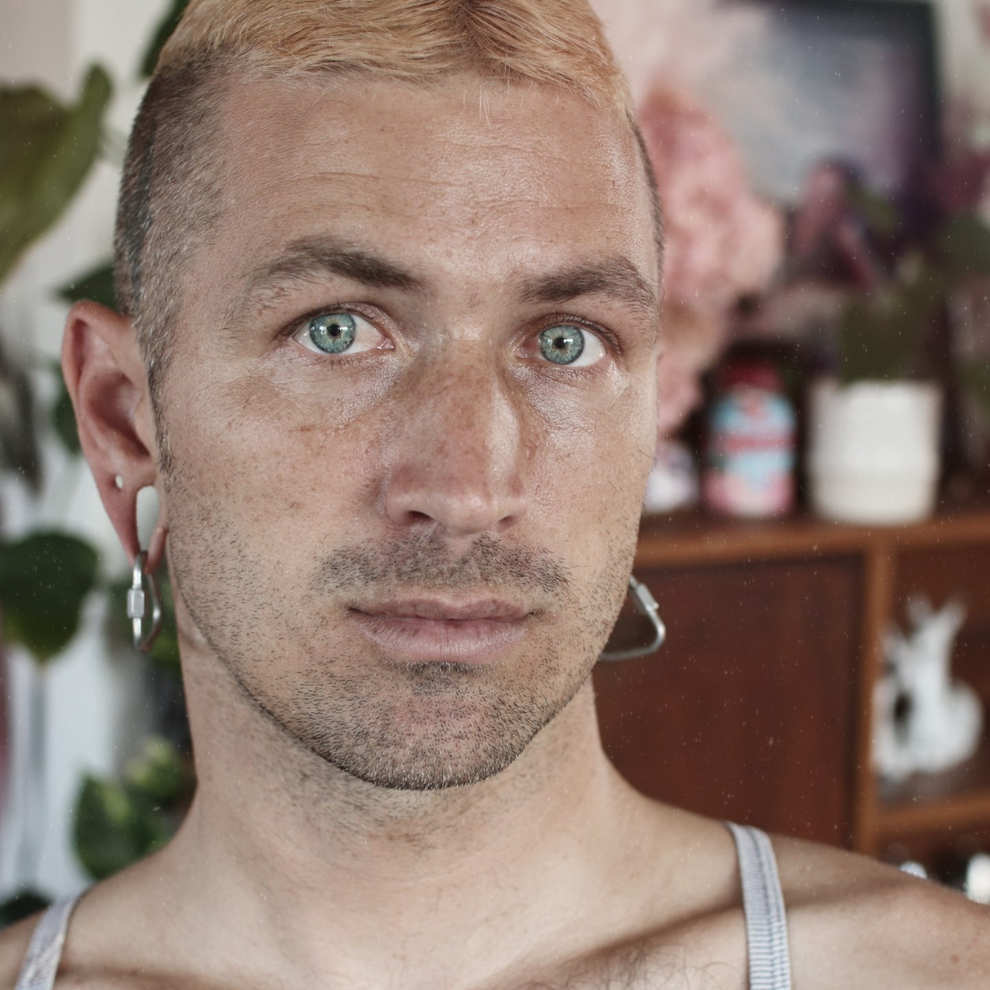 Joshua Harry Hall · Profilo Artista