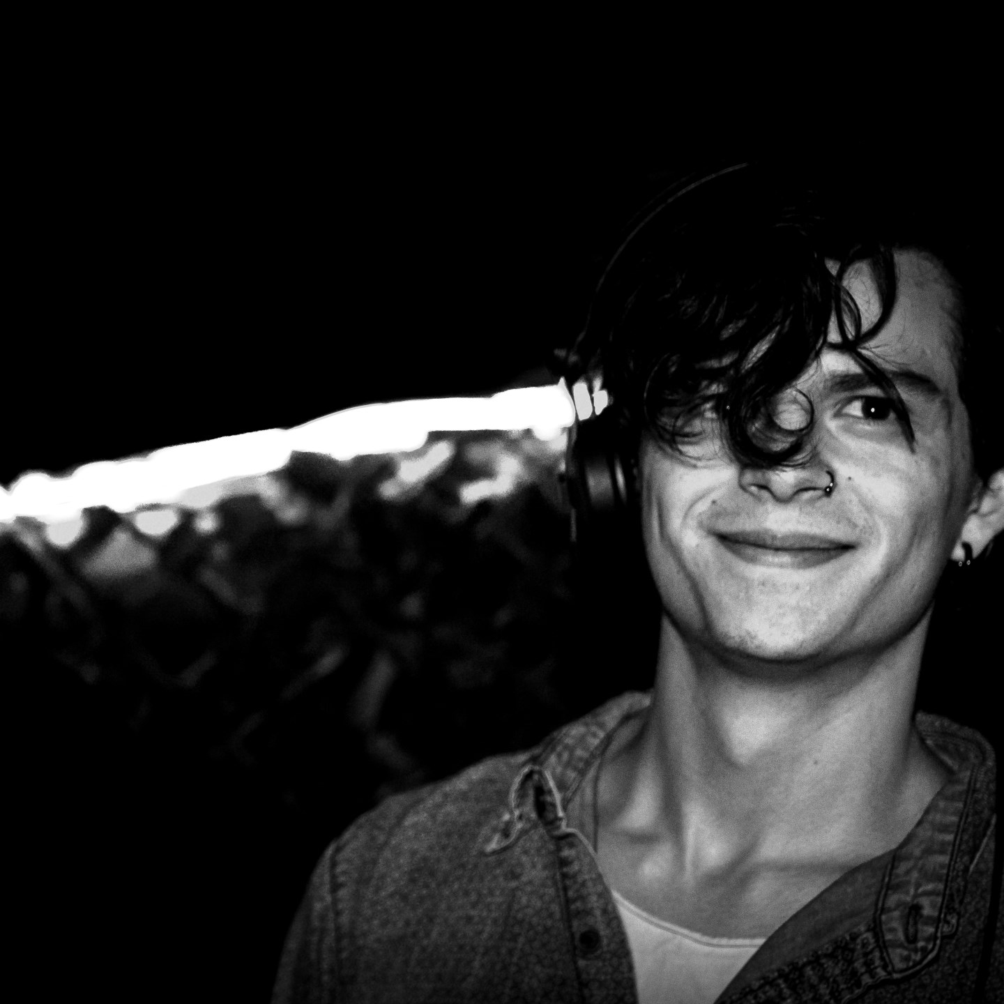 Julian Rhodes · Artist Profile