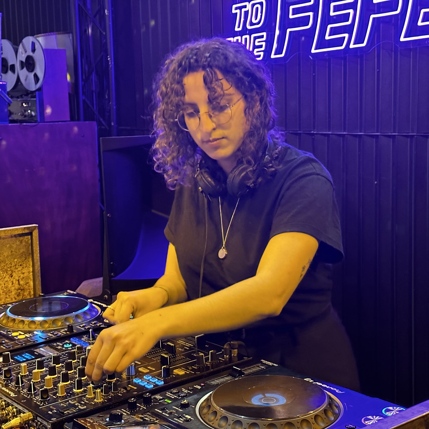 Laura Super · Artist Profile