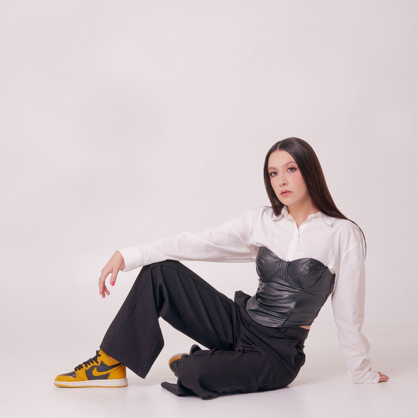 Laurel · Artist Profile