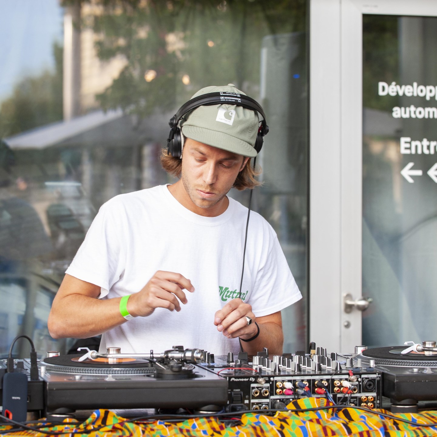 Leo Luscher · Artist Profile