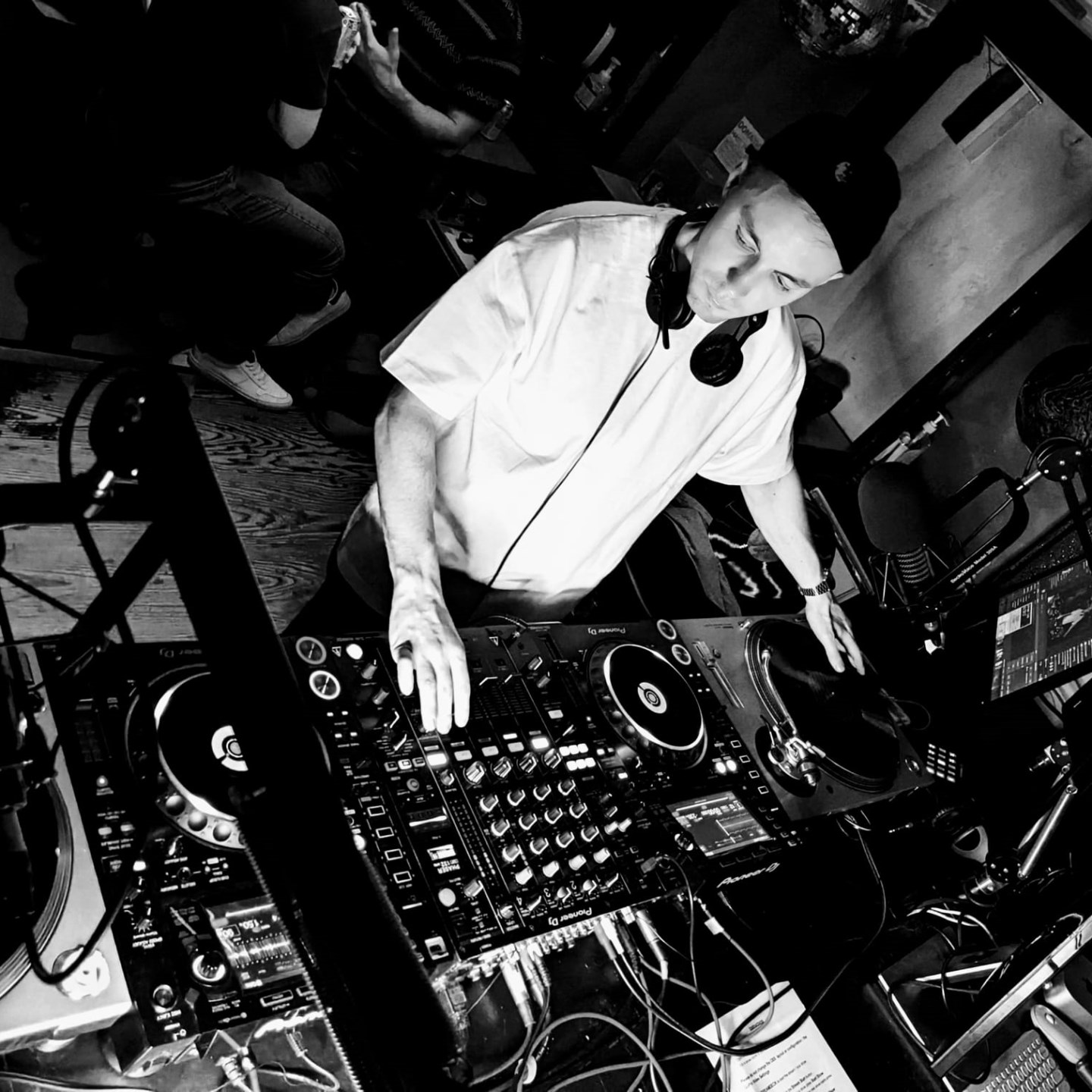 Lin-chi · Artist Profile