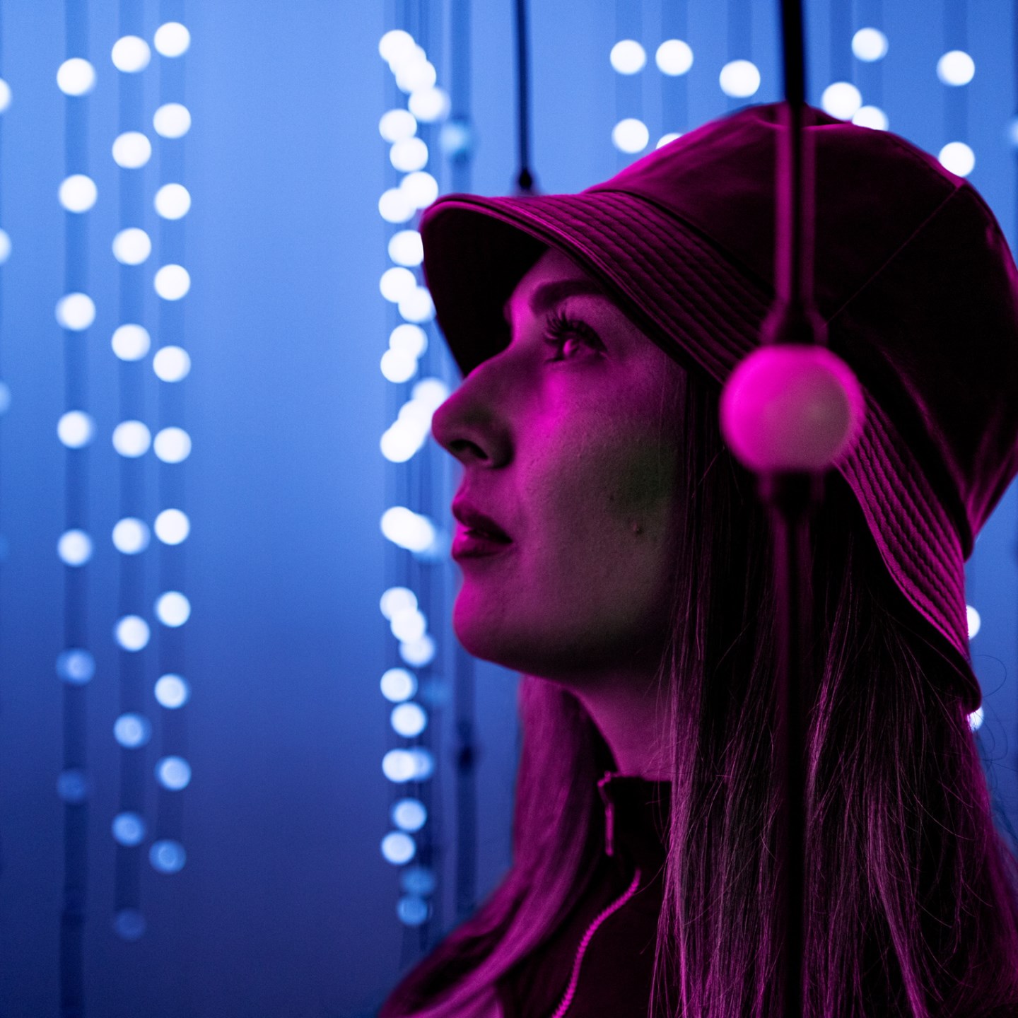 LOLA (2) · Artist Profile