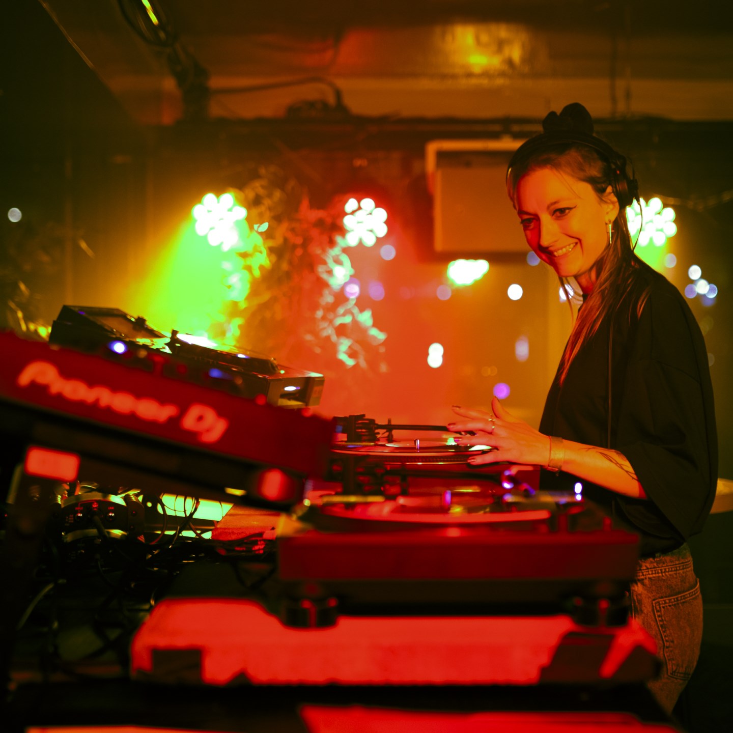 loryn (FR) · Artist Profile