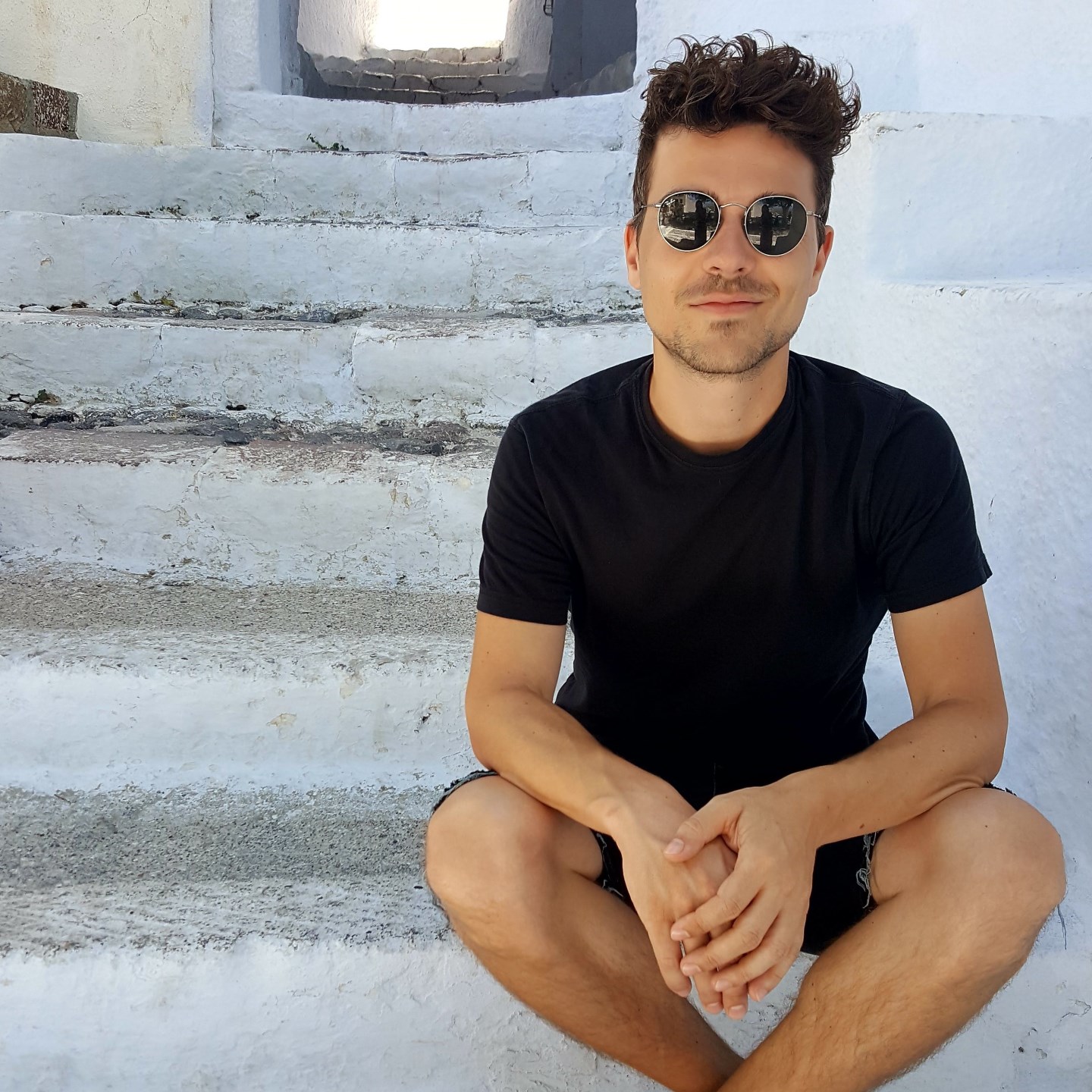 Loux · Artist Profile