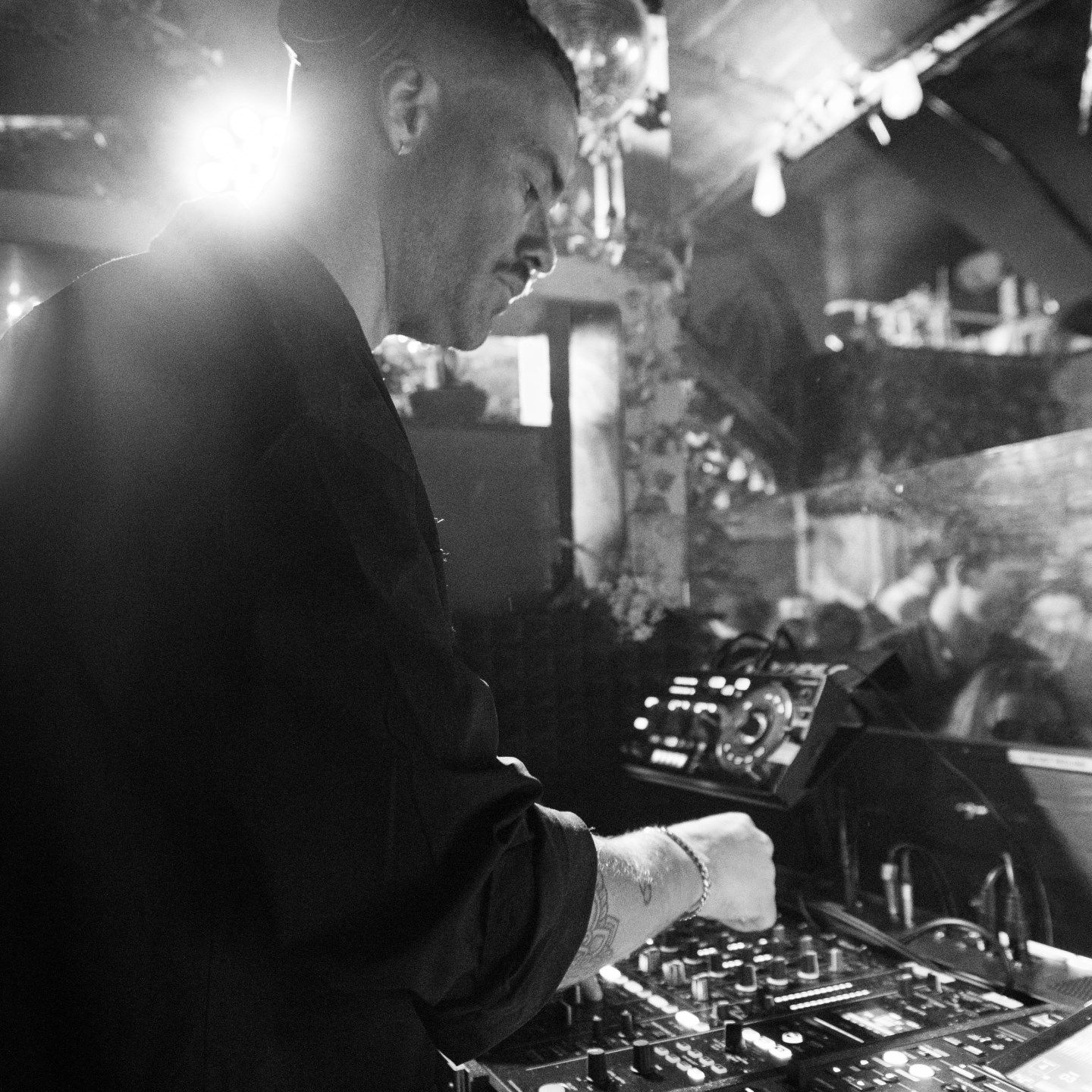 Luke Alexander · Artist Profile