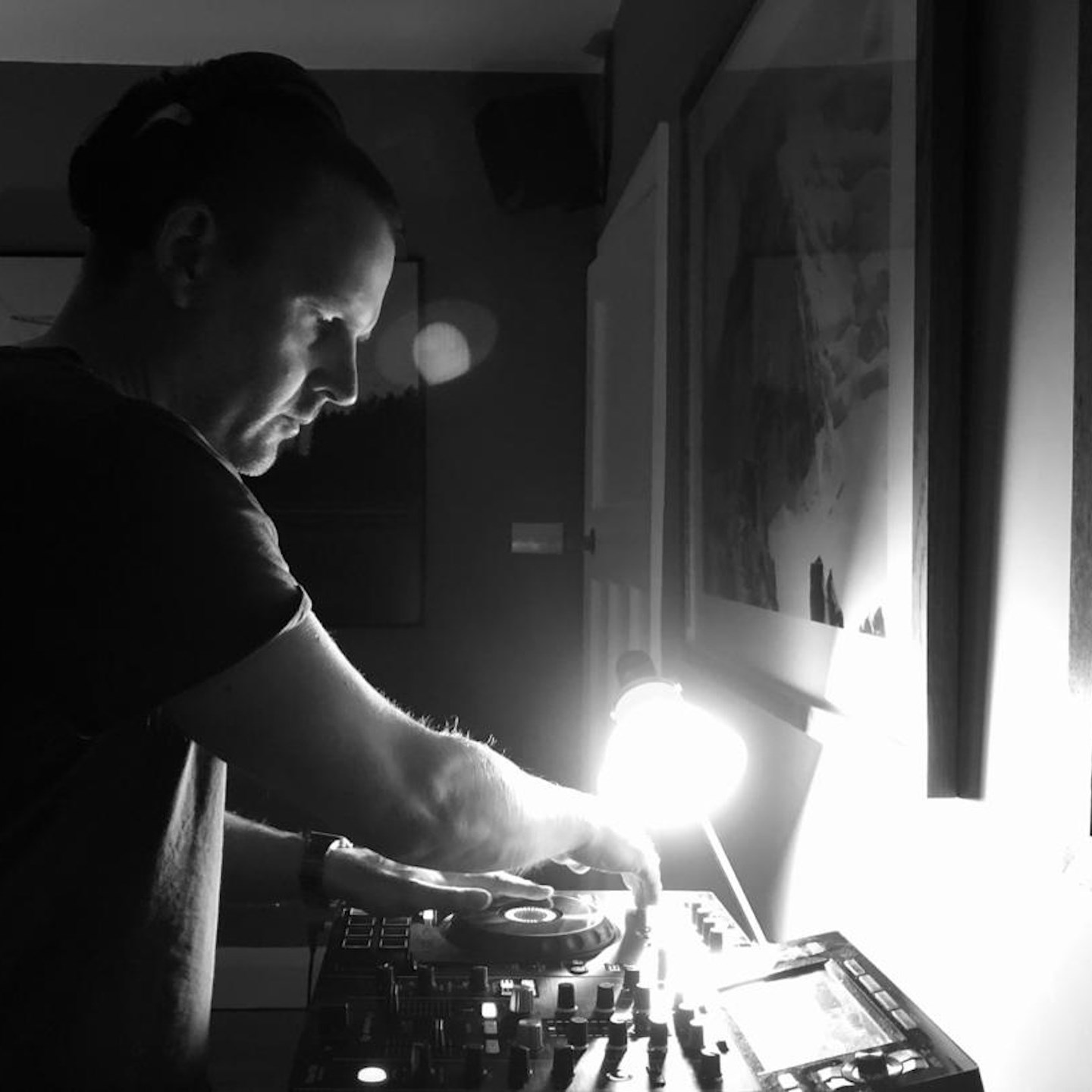 Luke Thomas · Artist Profile