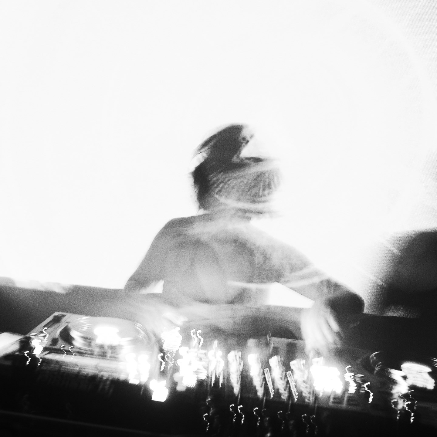 Luna LI · Artist Profile