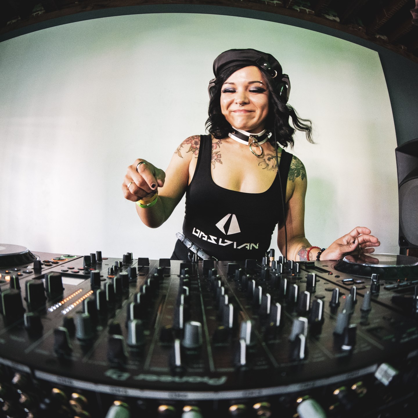 Luna Michelle · Artist Profile