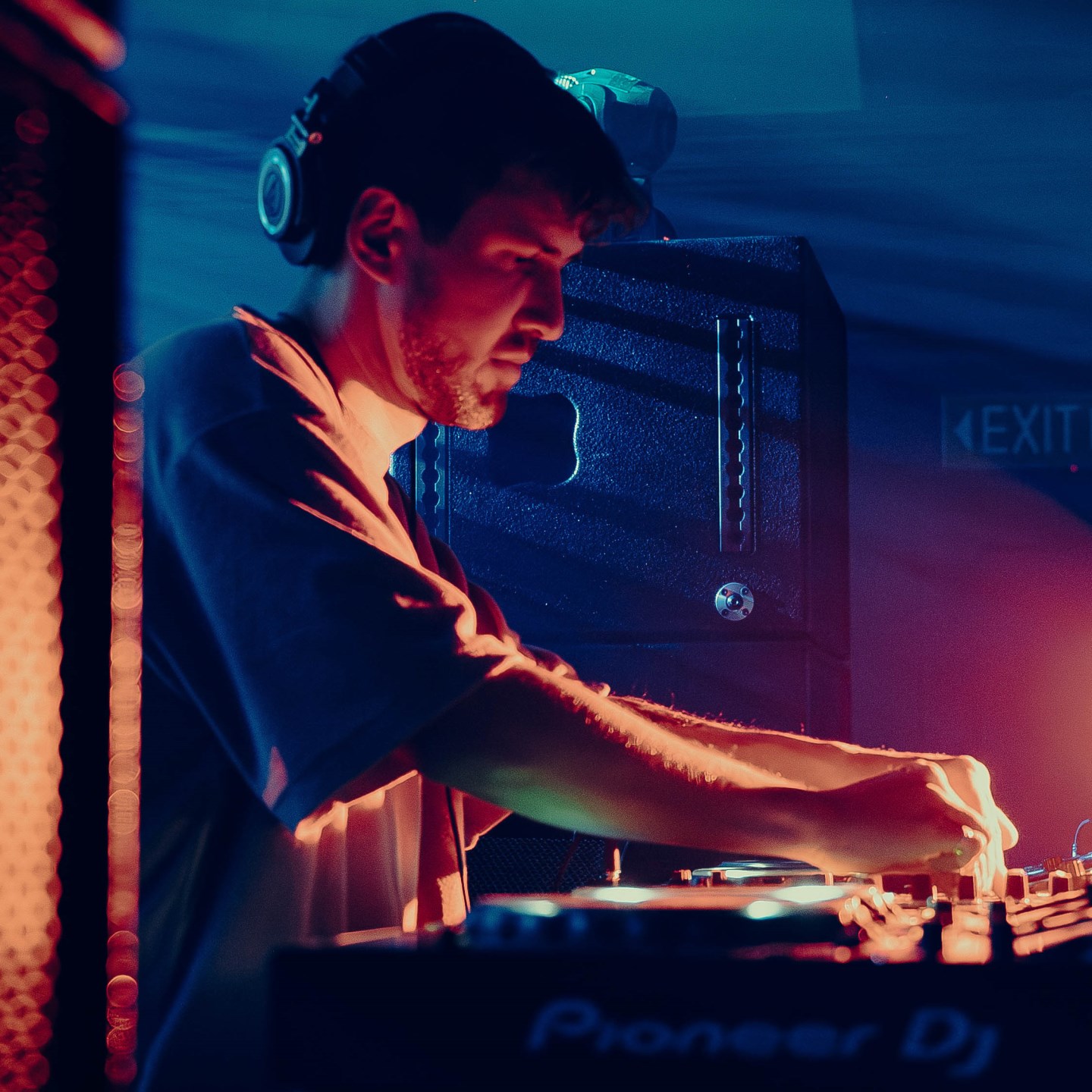 Mander Artist Profile mander-artist-profile
