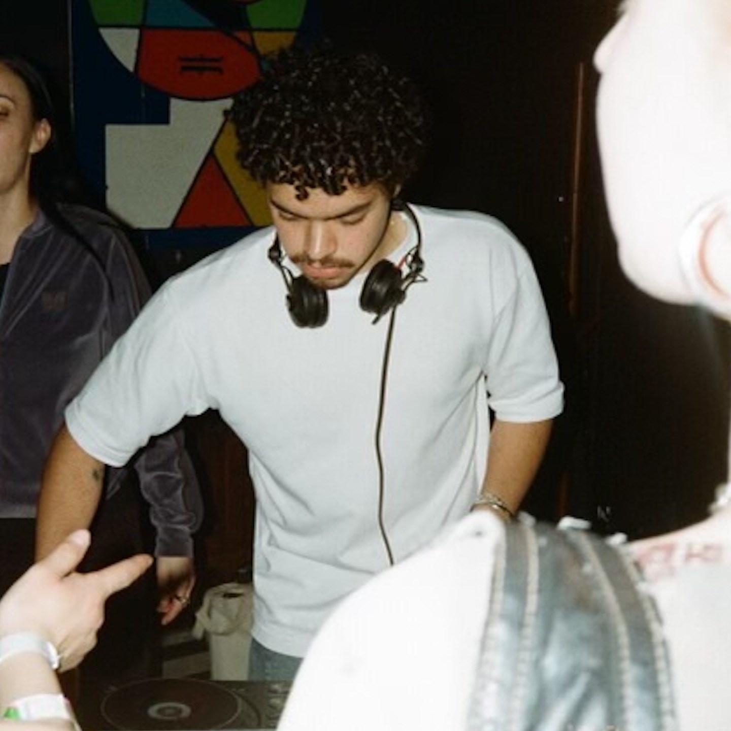 Mando (2) · Artist Profile