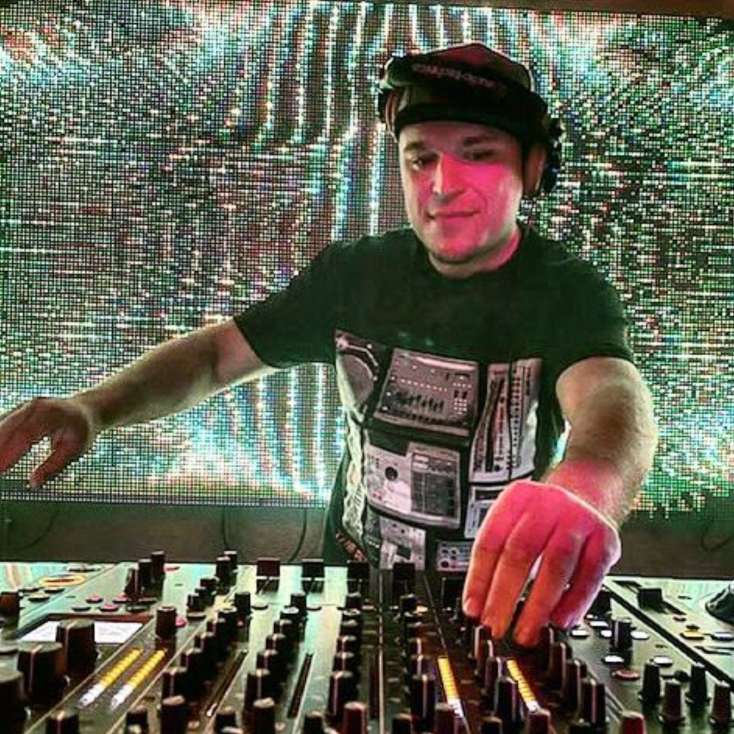 Mario Dubbz · Artist Profile