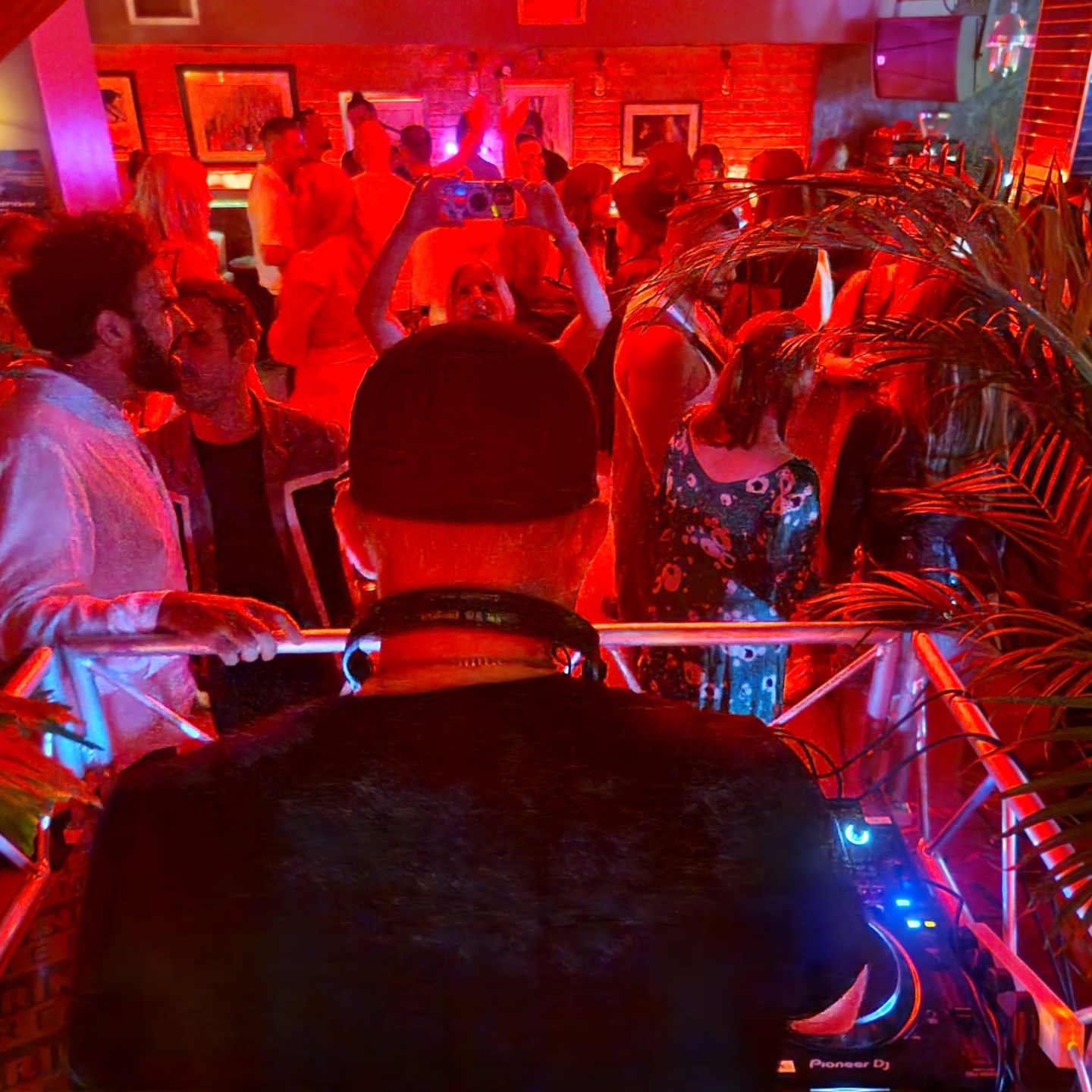 Mark Elliott · Artist Profile