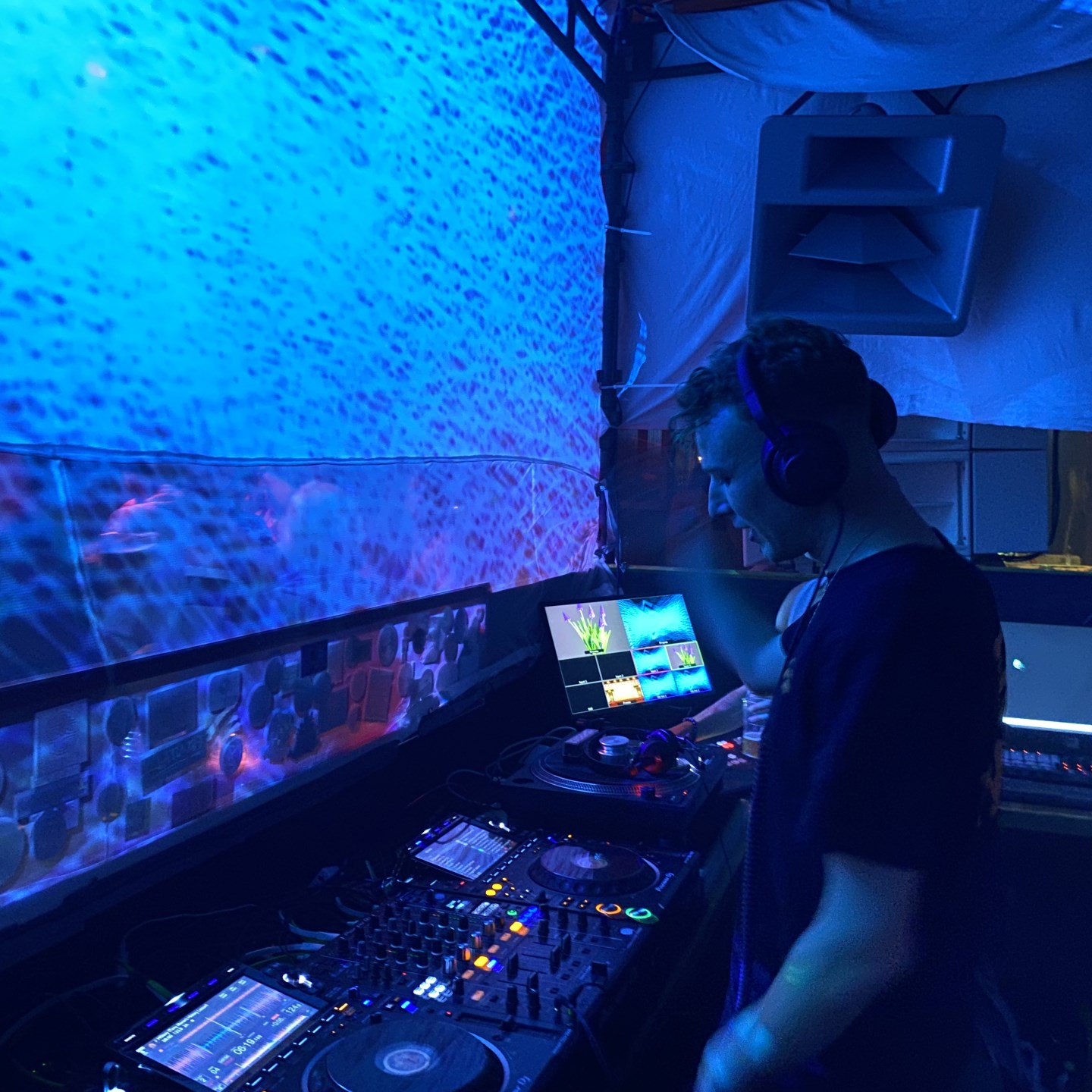 Max Finney · Artist Profile