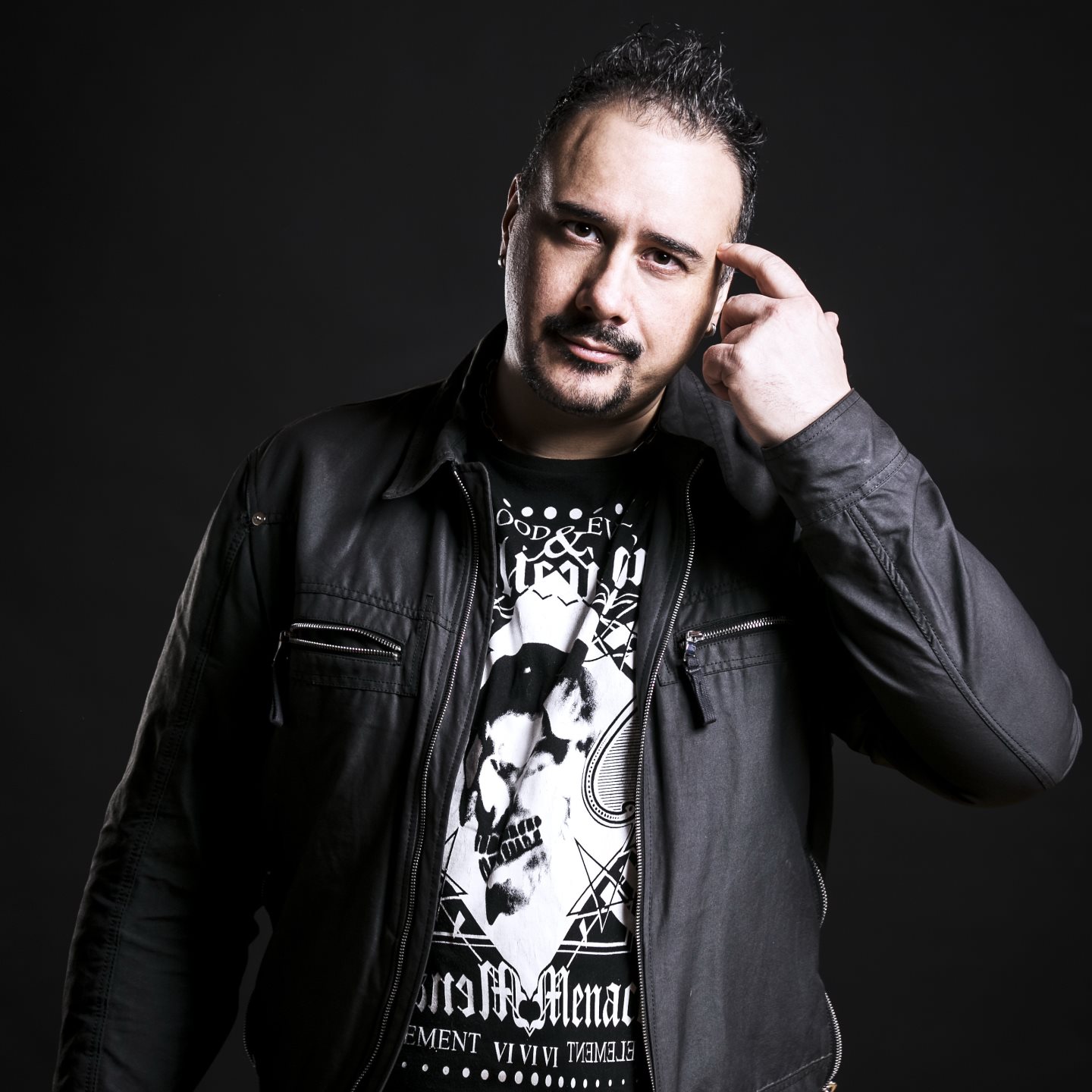 Maxie Devine · Biography