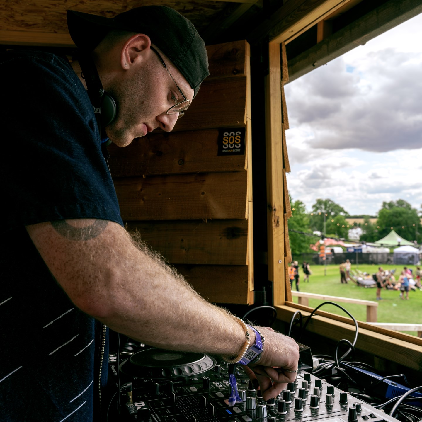 Myff Busta · Biography